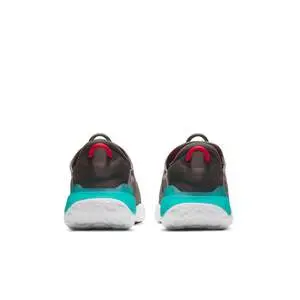 Nike Flow Low Top Sneakers