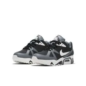 Nike Zoom Structure Sneakers
