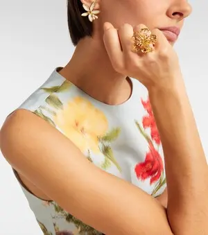 Oscar De La Renta Hibiscus Flower Ring