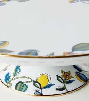 La DoubleJ Borboni Porcelain Cake Stand