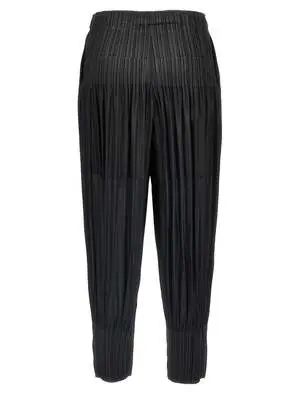 Issey Miyake Fluffy Basics Pleated Cropped Pants - Black