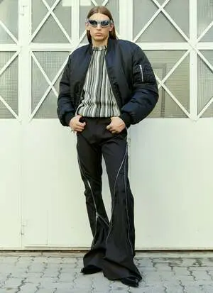 VTMNTS Glitched Knitted Sweater With Contrast Stripe Motif