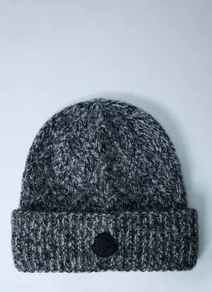 Moncler Wool-blend Beanie Hat With Logo Motif - Gray