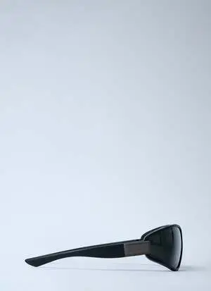 Gucci Oval Sunglasses With Logo Hinges