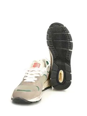 GOLDEN GOOSE Dad Star Sneaker
