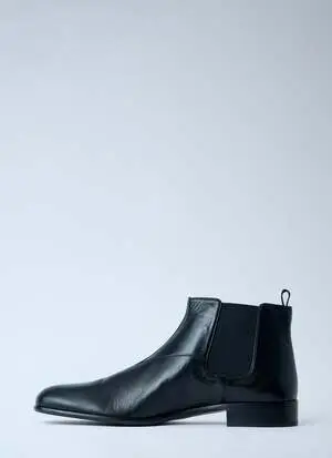 Prada Leather Chelsea Boots With Elastic Side Panels - Black