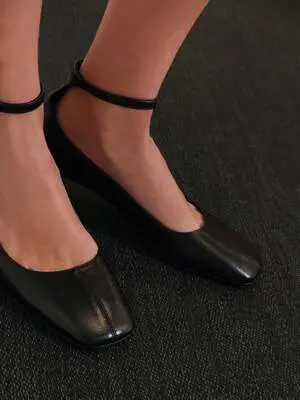TOTEME Leather Decollete Pumps