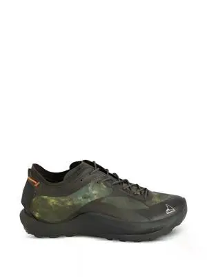 AND WANDER X Roa Camouflage-print Low-top Sneakers - Black