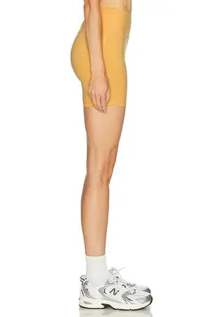 Year Of Ours Stretch Sculpt Short - Mango
