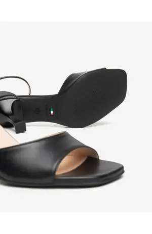 NEROGIARDINI Leather Ankle Strap Sandals With Flared Heel And Square Toe
