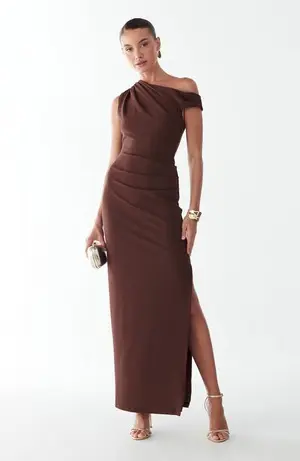 St Mrlo Sheath Dresses