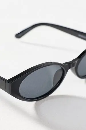 EYEKING East West Oval Sunglasses - Black