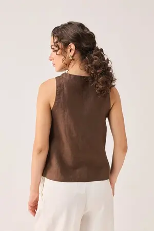 REISTOR Button Neck Sleeveless Top