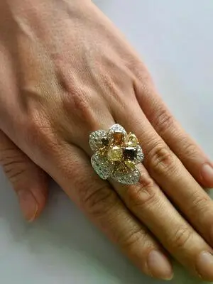 HYT JEWELRY Multi-cut Diamond Floral Cocktail Ring - Silver