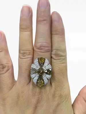 HYT JEWELRY 18k Gold Multi-cut Diamond Cocktail Ring