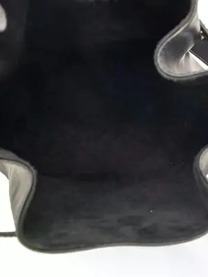 LOUIS VUITTON Epi Sac D'epaule Pm Bucket Bag - Black