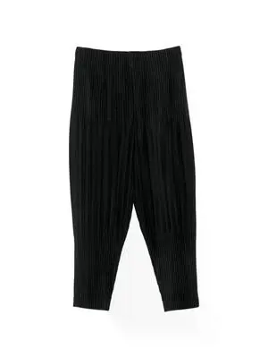 Issey Miyake Plissé Effect Tapered Cropped Trousers - Black