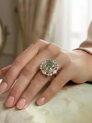 HYT JEWELRY Floral Design Diamond Ring