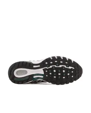 Nike Pegasus 2005 Lace-up Sneakers - White