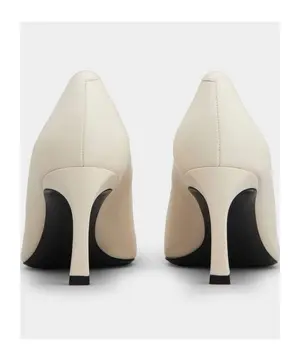 ROGER VIVIER Trompette Buckle Pumps - Cream