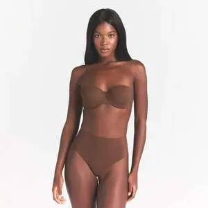 SKIMS Strapless Bra | Medium Neutral | | Smoothing Intimates - Jasper