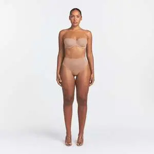 SKIMS Strapless Bra | Medium Neutral | | Smoothing Intimates