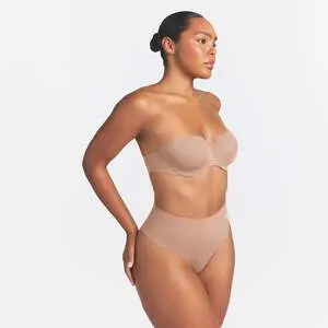 SKIMS Strapless Bra | Medium Neutral | | Smoothing Intimates