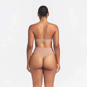SKIMS Strapless Bra | Medium Neutral | | Smoothing Intimates