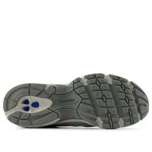 NEW BALANCE 740 Sneakers - Grey/metallic Silver