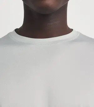 Vuori Tradewind Performance 2.0 Crewneck T-shirt - Grey
