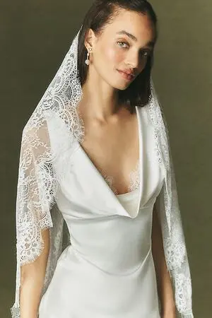 Watters Fingertip Lace Veil