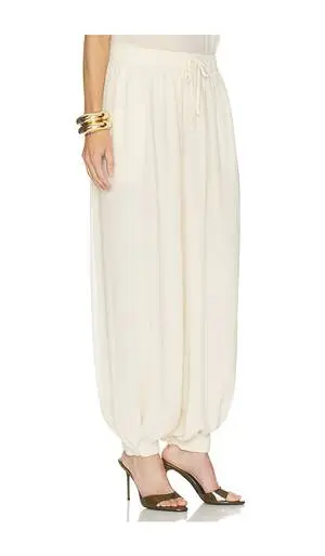 NICHOLAS Liselle Pant