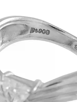 LB EXCLUSIVE Platinum Triangular-cut Diamond Ring