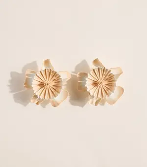 Chloé Bloom Clip-on Earrings - Pink
