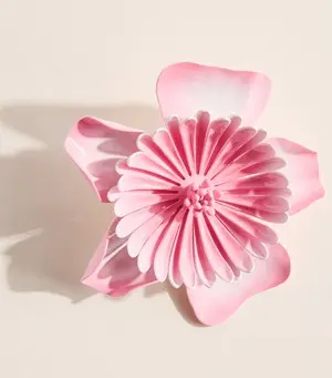Chloé Bloom Clip-on Earrings - Pink