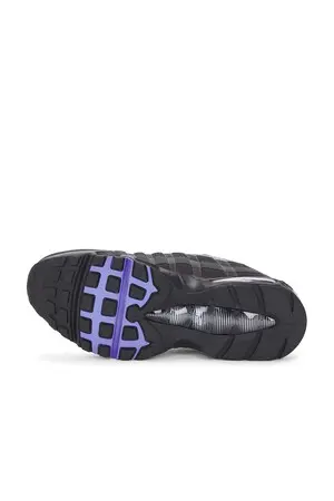 Running Shoes with Carbon Plate