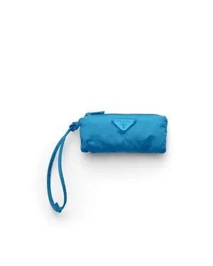 small zippered wristlet