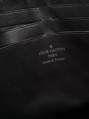 LOUIS VUITTON Voyage Logo-plaque Leather Clutch Bag