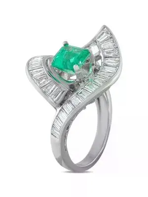 LB EXCLUSIVE Emerald And Diamond Ring In 18k White Gold