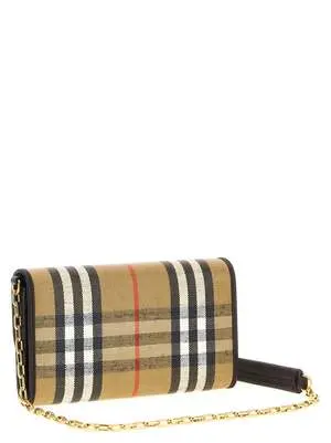 Burberry Highlands' Wallet On Chain