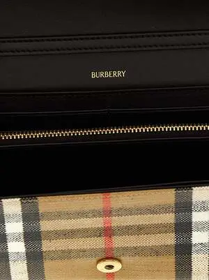 Burberry Highlands' Wallet On Chain