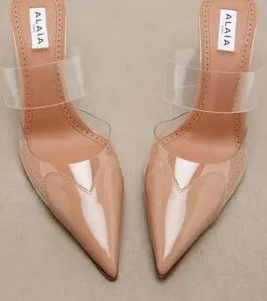 Alaïa Le Coeur Patent Leather Mules - Beige