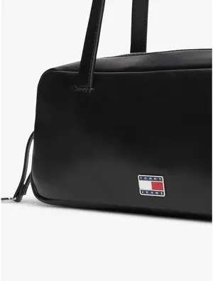 Tommy Hilfiger East-west Shoulder Bag