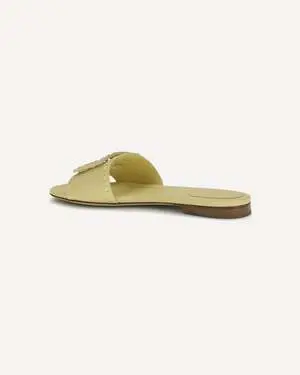 Fendi Baguette Sandals In Hammered Calfskin - Beige