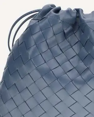 Bottega Veneta Medium Pouch Bag In Intrecciato Leather - Blue