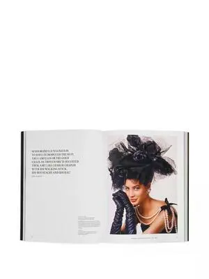 THAMES E HUDSON Chanel In Vogue Book