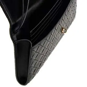 Bottega Veneta Andiamo Nappa Leather Clutch With Knot Closure - Black