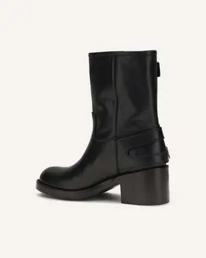 Chloé Dakota Buckled Leather Boots