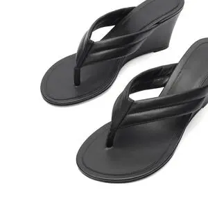 ST. AGNI Stitch Detail Thong Wedge Sandals - Black