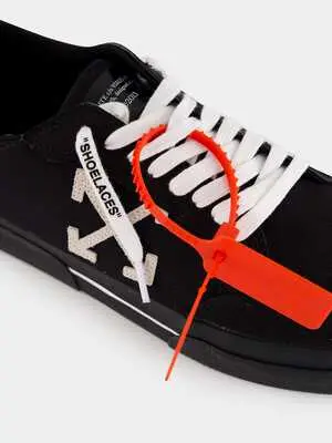 Off-White Vulcanized Low Top Sneakers - Black